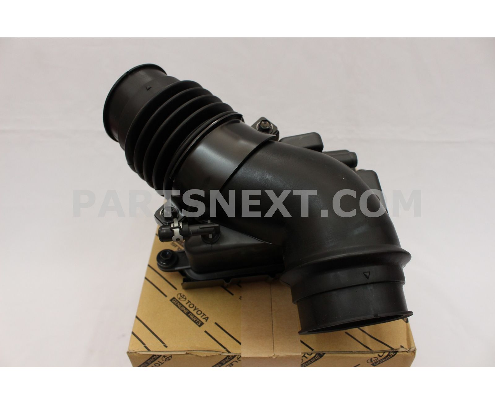 Toyota :: 17860-46142 CONNECTOR SUB-ASSY, INTAKE AIR