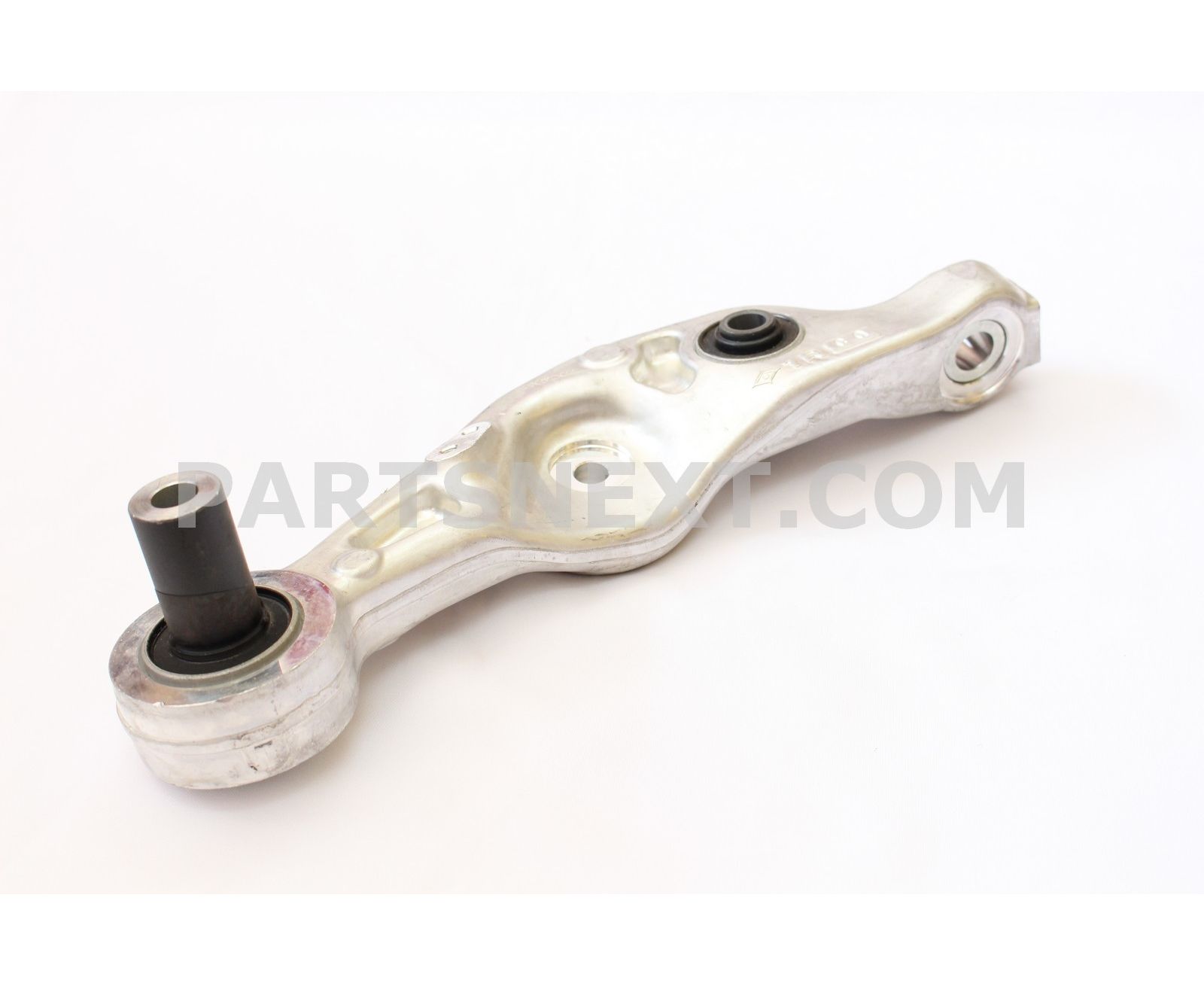 Toyota :: 48620-50070 ARM ASSY, FRONT SUSPENSION, LOWER RH