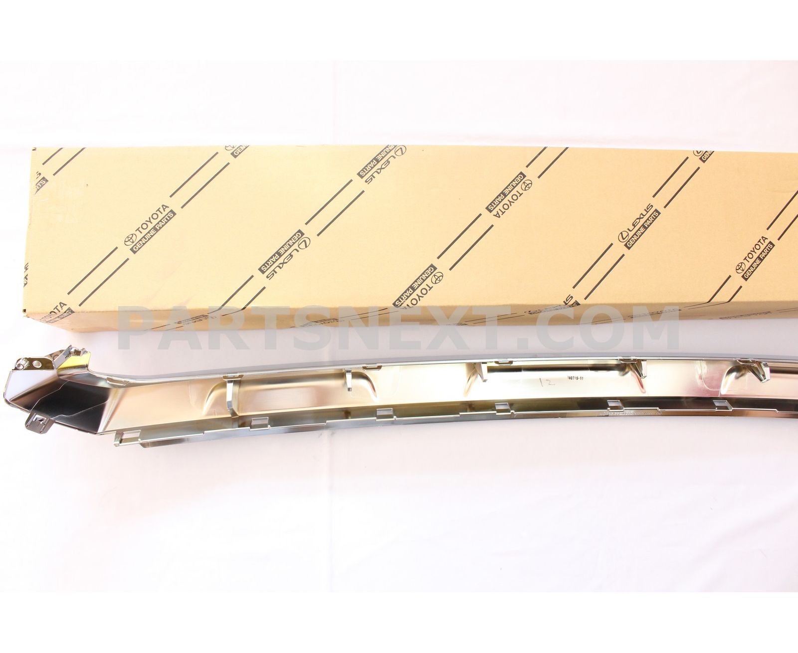 Toyota :: 53122-48050 MOULDING RADIATOR