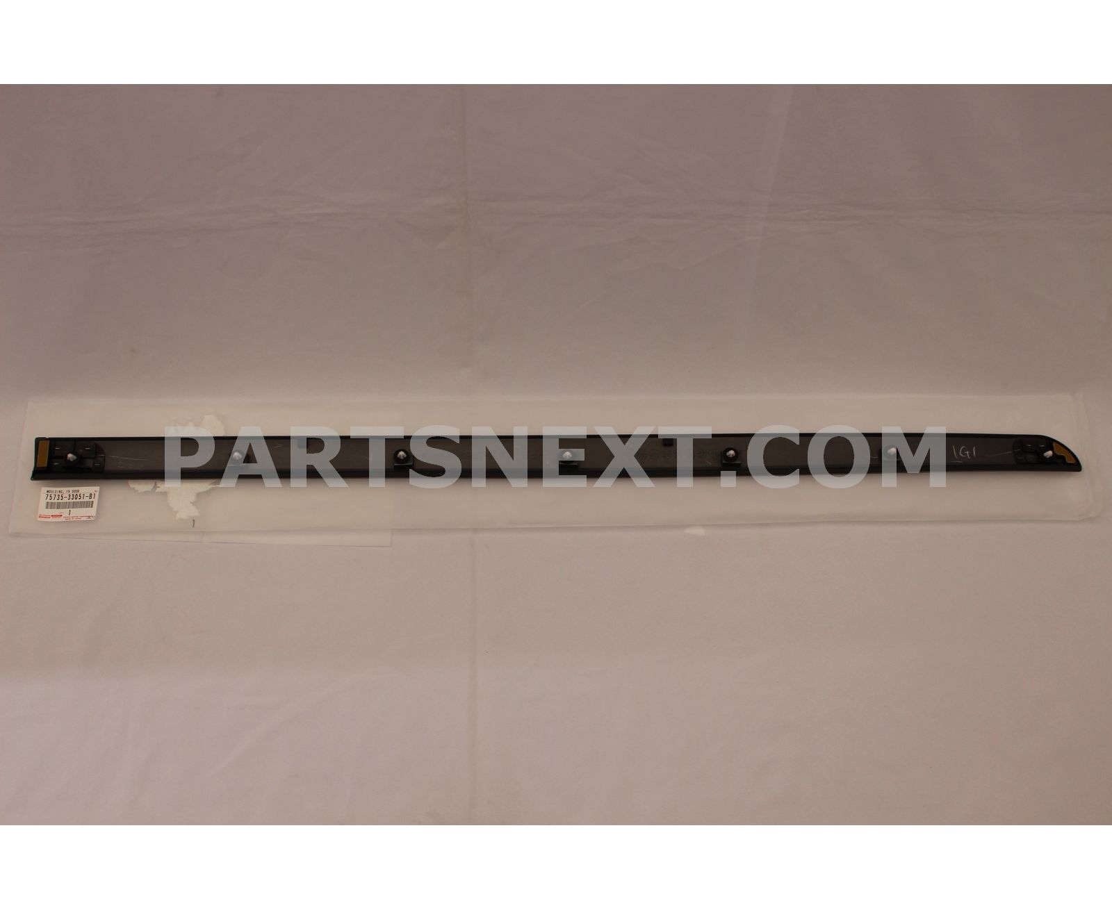 Toyota :: 75735-33051-B1 MOULDING, FRONT DOOR OUTSIDE, LOWER RH