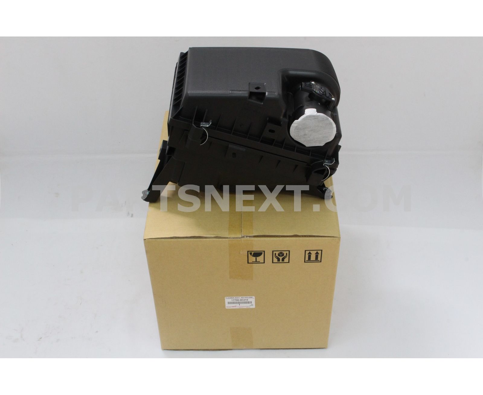 Toyota :: 17700-0C210 CLEANER ASSY AIR W/