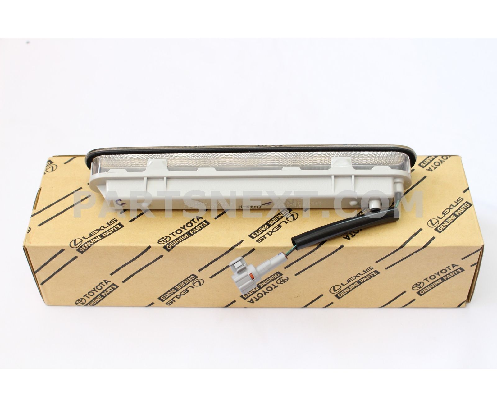 Toyota :: 81570-0K080 LAMP ASSY, CENTER STOP