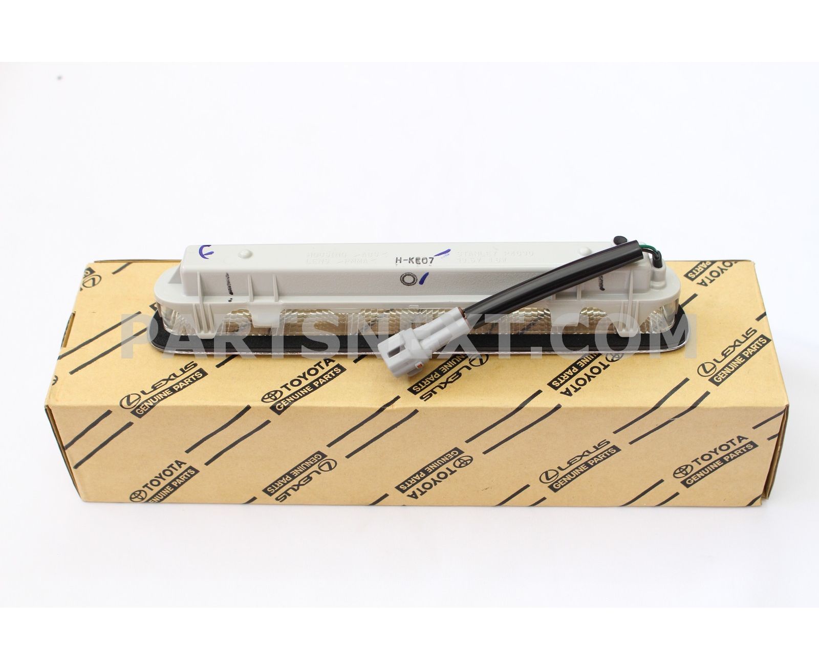 Toyota :: 81570-0K080 LAMP ASSY, CENTER STOP