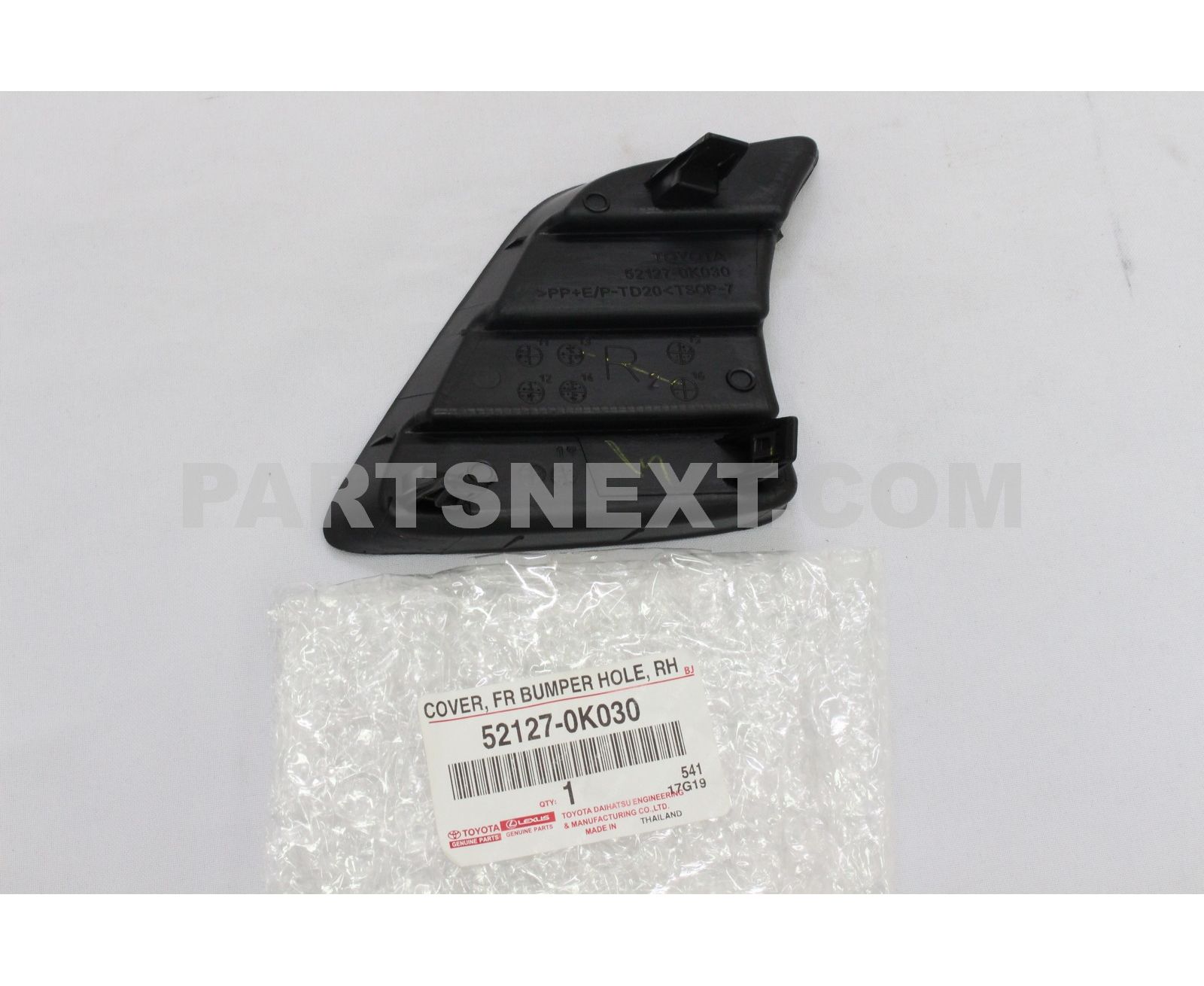 Toyota :: 52127-0K030 COVER, FRONT BUMPER HOLE, RH