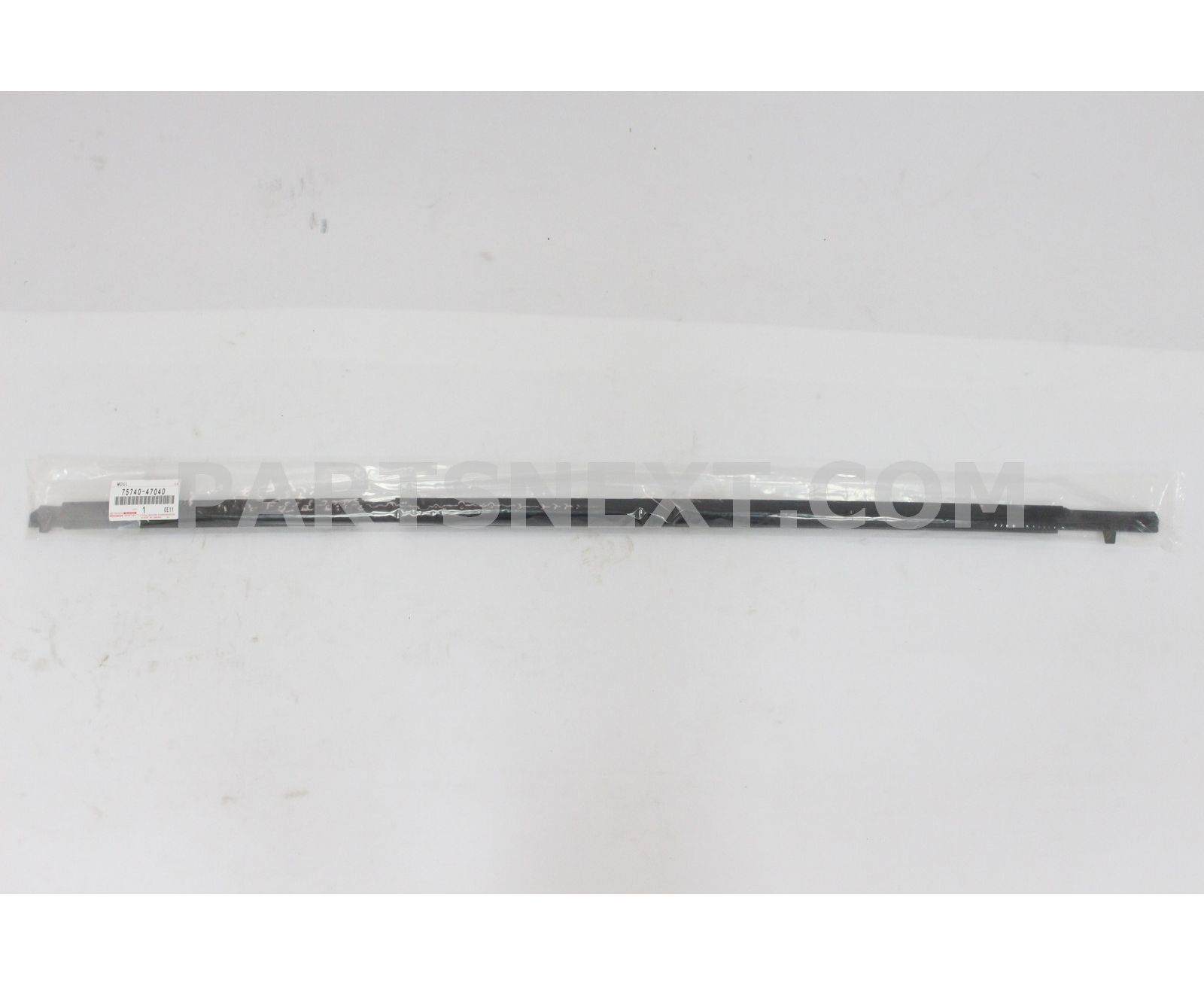 Toyota :: 75740-47040 MOULDING ASSY, RR
