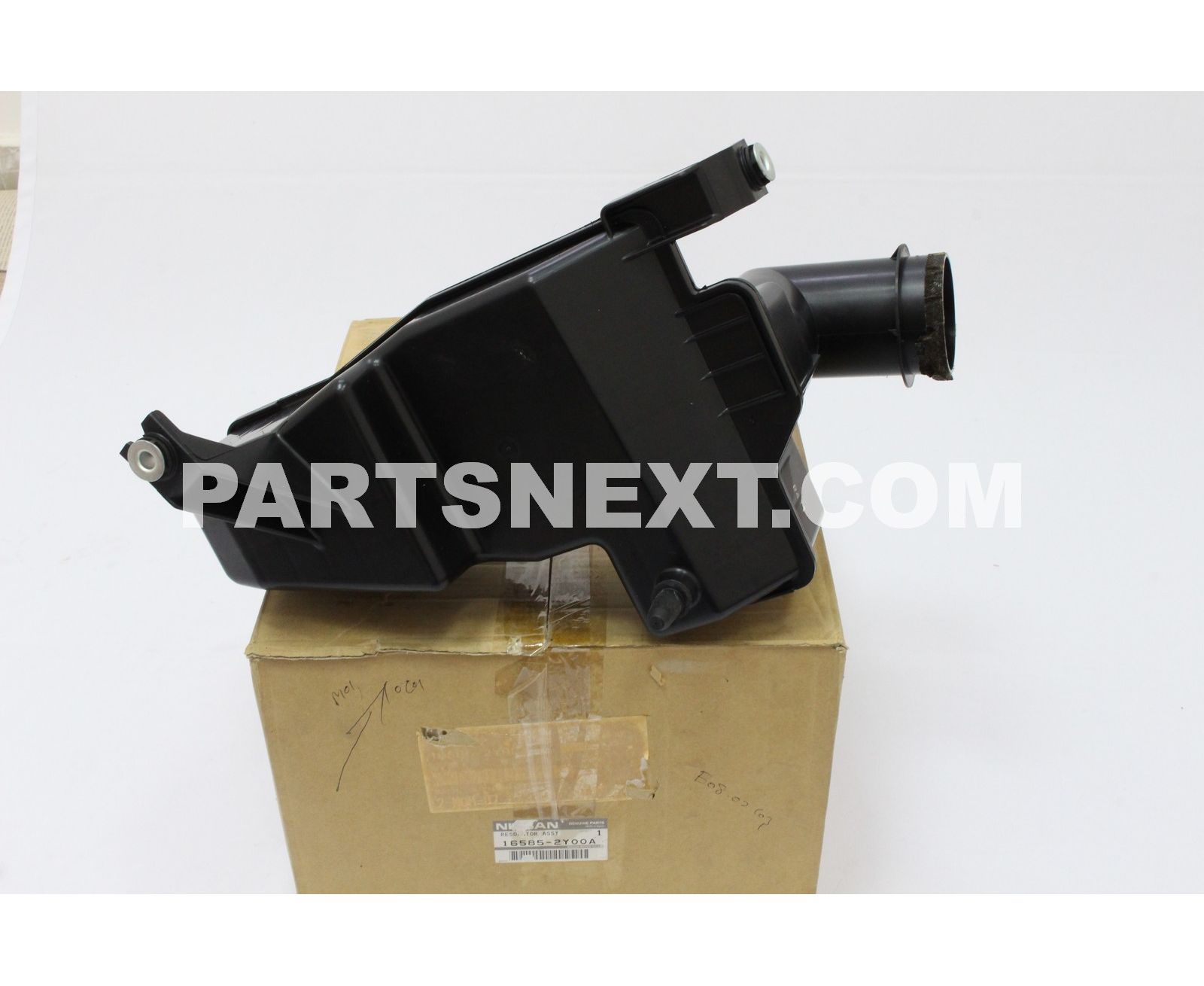 Nissan :: 16585-2Y00A RESONATOR ASSY