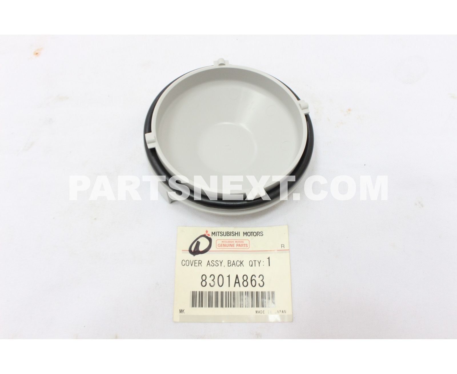 Mitsubishi :: 8301A863 COVER,HEADLAMP BULB SOCKET