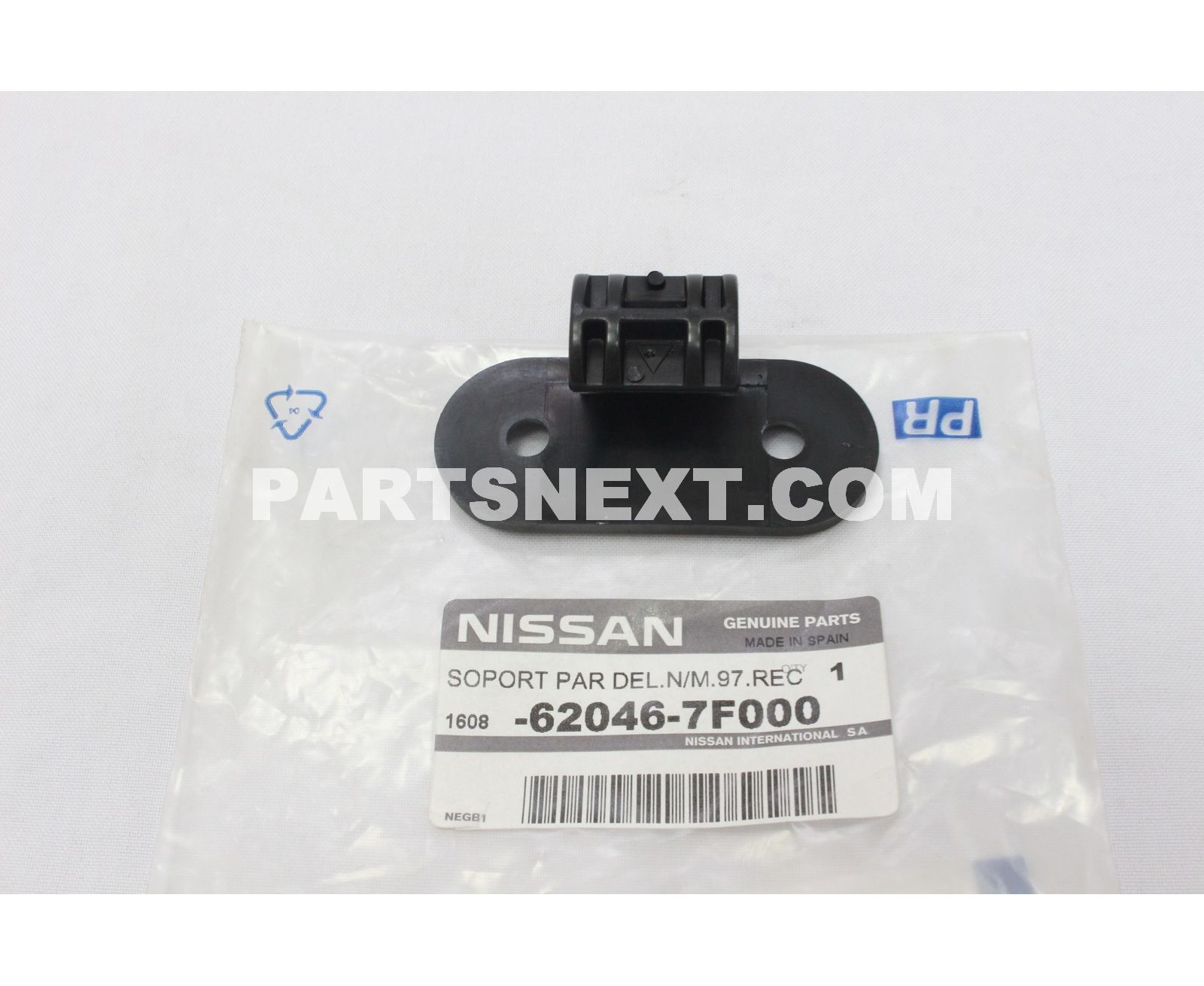 Nissan :: 62046-7F000 BRACKET-FRONT BUMPER