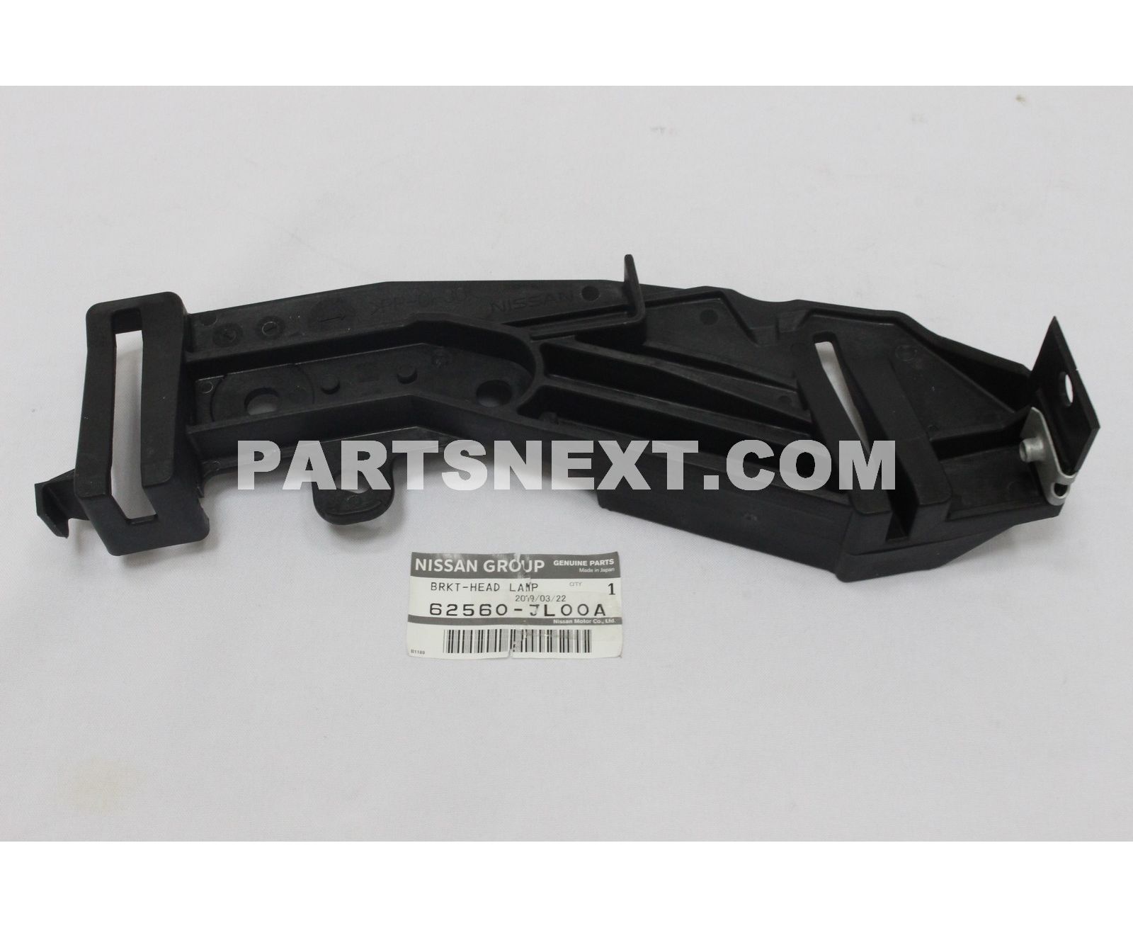 Nissan :: 62560-JL00A BRACKET-HEAD LAMP RH