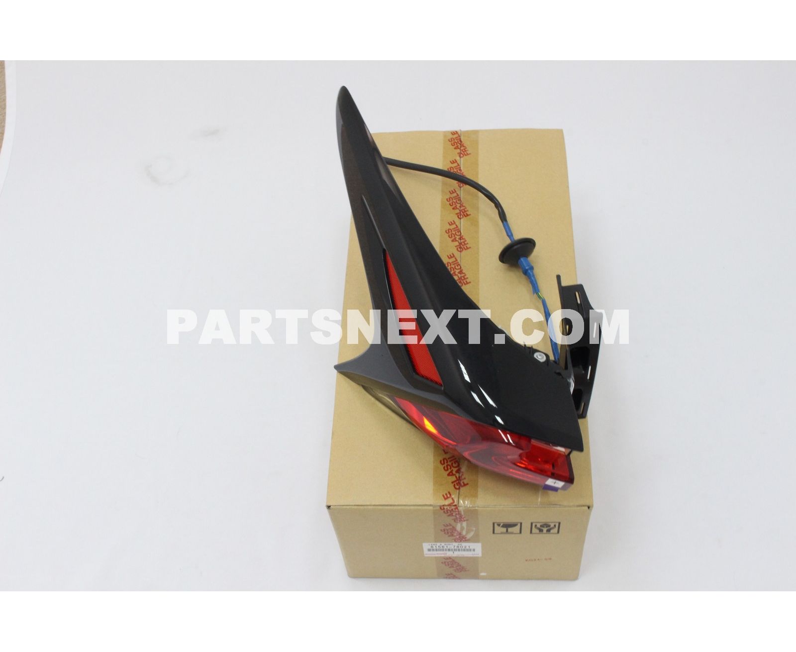 Toyota :: 81561-78021 LENS & BODY RR
