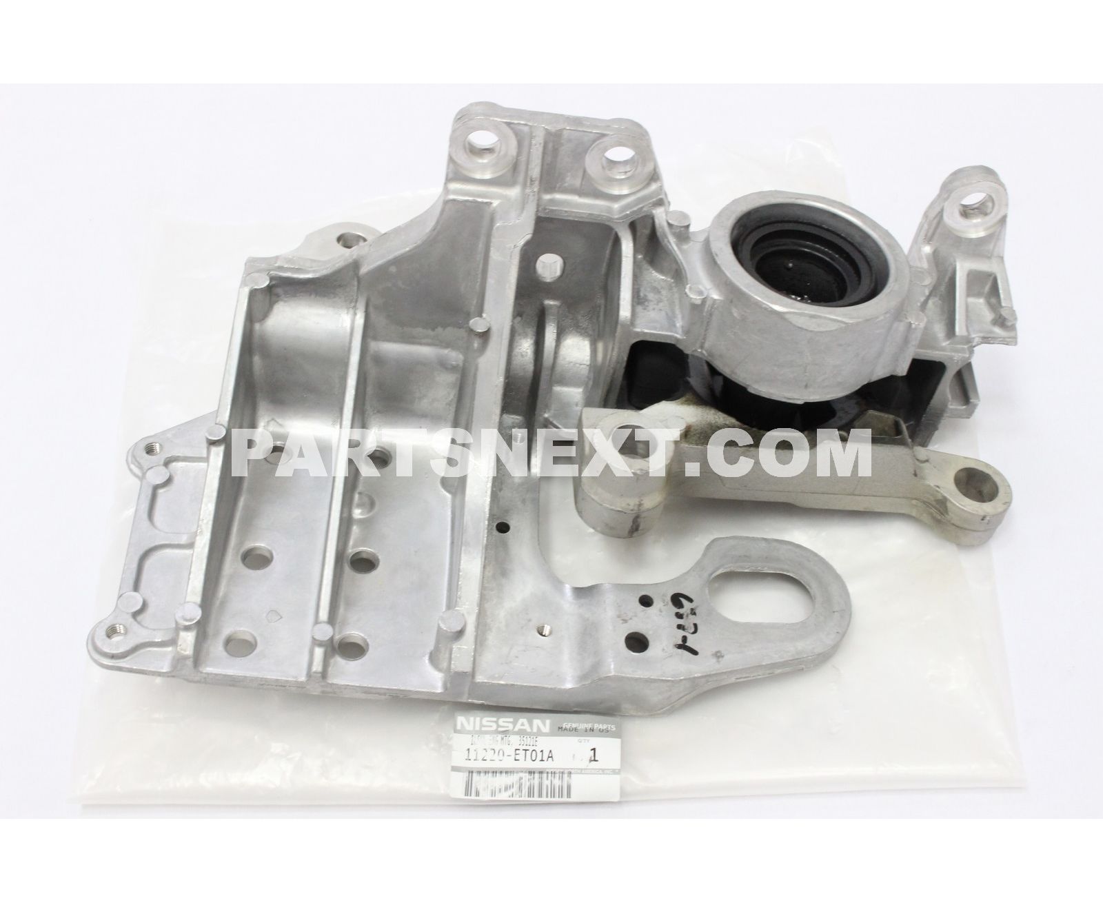 Nissan :: 11220-ET01A INSULATOR