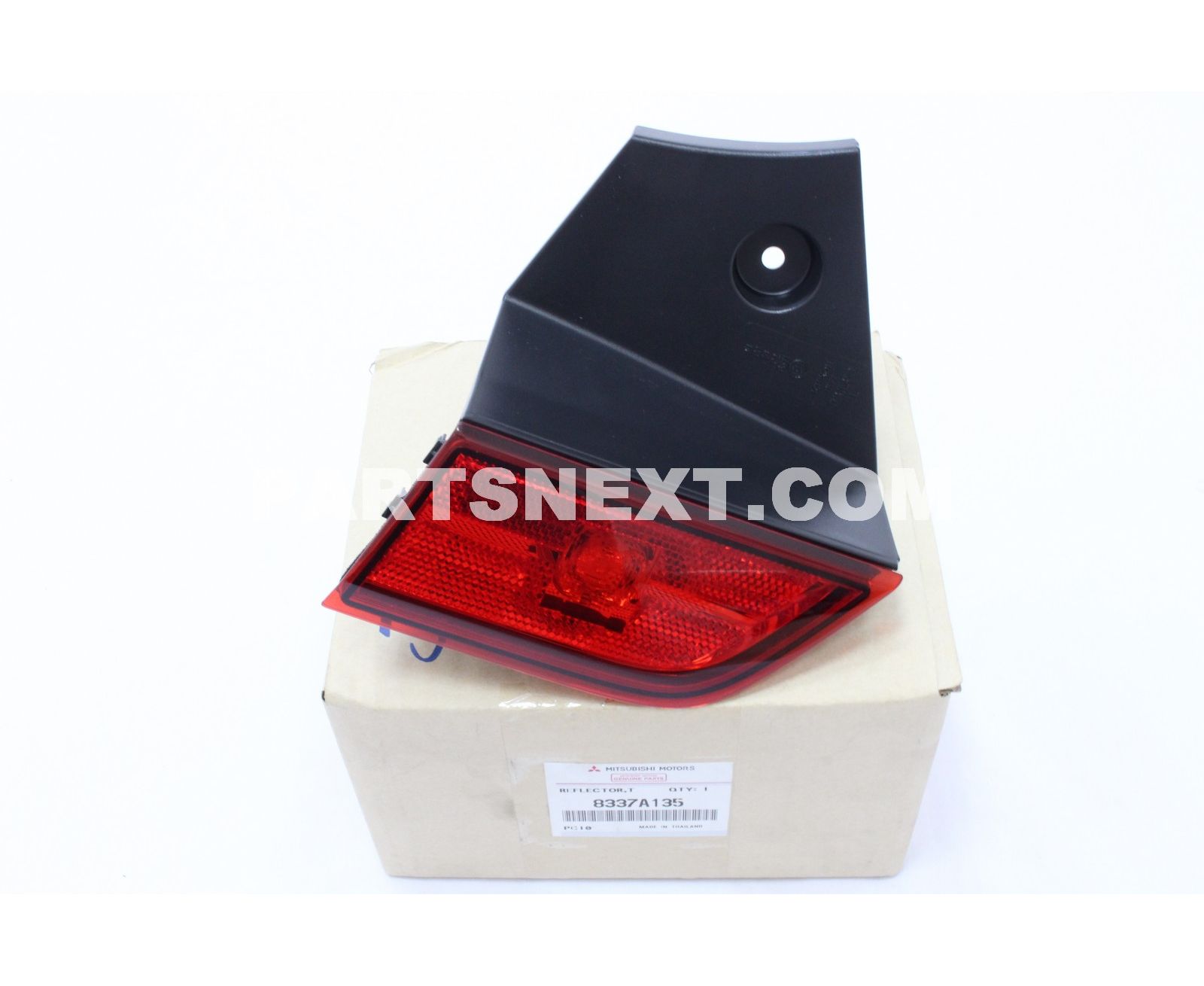 Mitsubishi :: 8337A135 REFLECTOR,TAIL LAMP