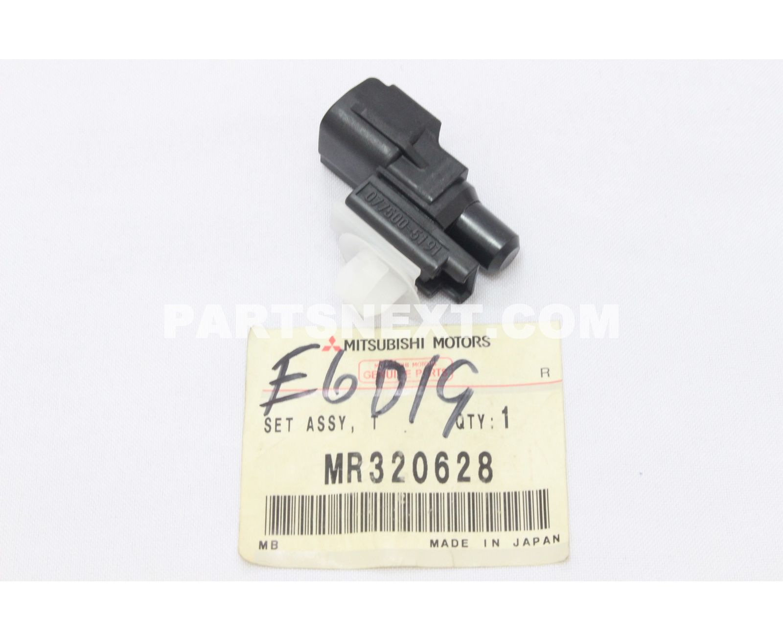 Mitsubishi :: MR320628 SENSOR,A/C CONDENSER