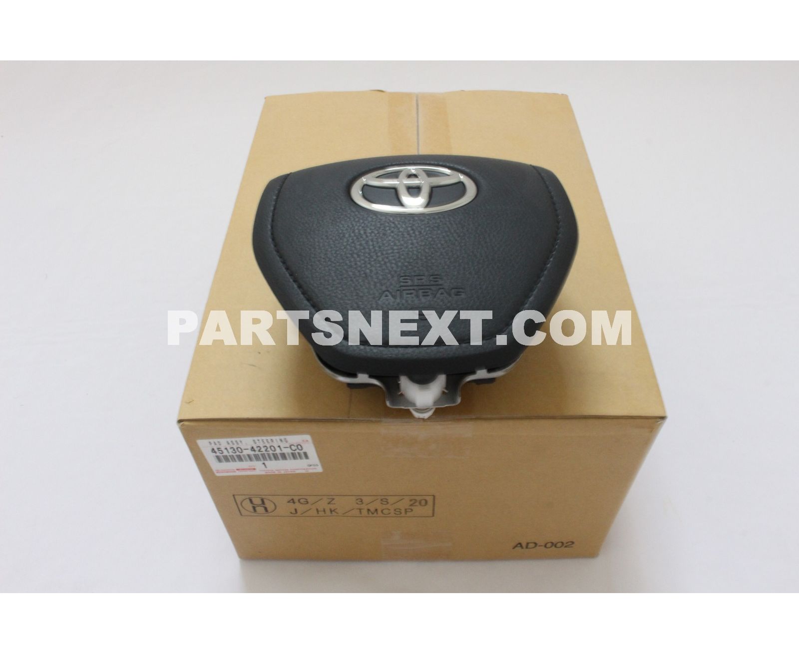 Toyota :: 45130-42201-C0 BUTTON ASSY, HORN