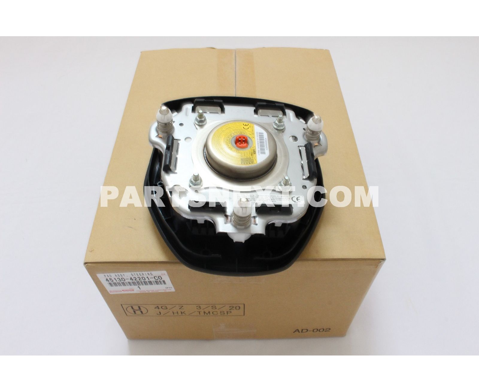 Toyota :: 45130-42201-C0 BUTTON ASSY, HORN