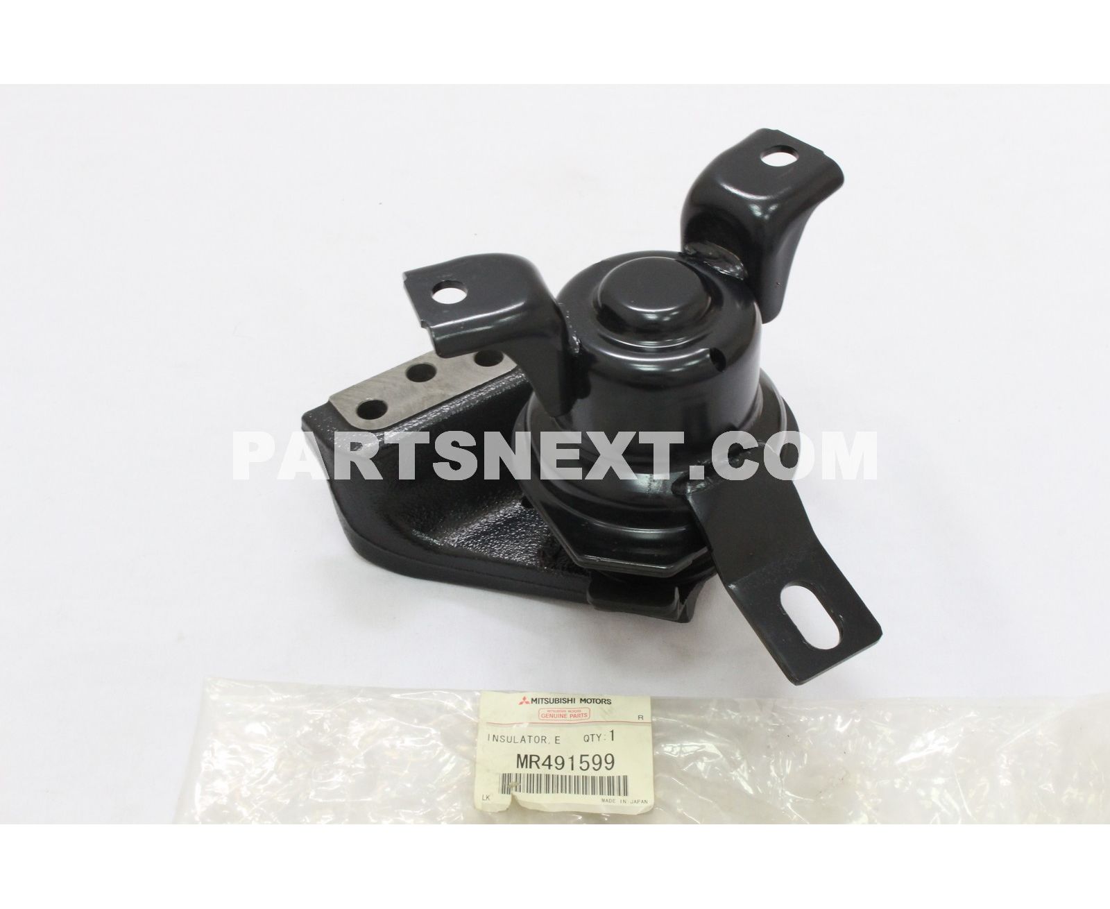 Mitsubishi :: MR491599 INSULATOR,ENG MOUNTING