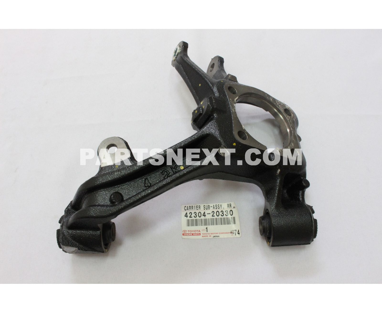 Toyota :: 42304-20330 CARRIER SUB-ASSY, REAR AXLE, RH