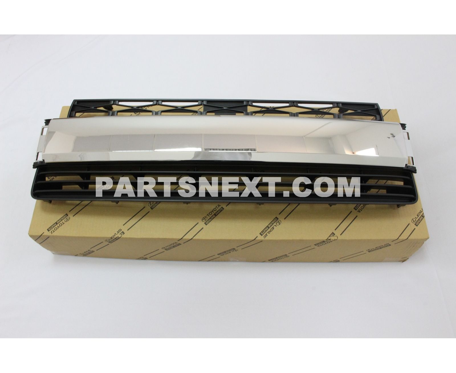 Toyota :: 52701-35010 MOULDING SUB-ASSY, FRONT BUMPER