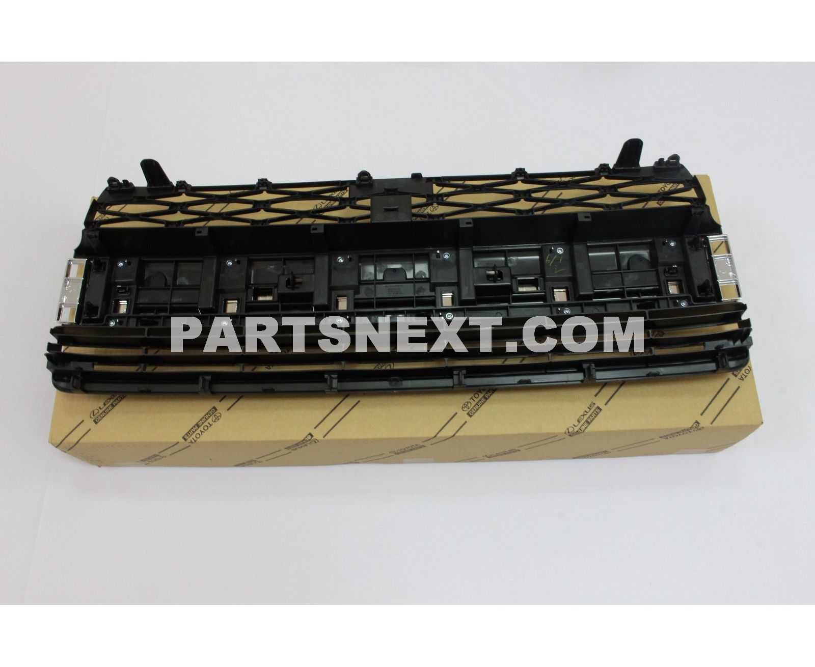 Toyota :: 52701-35010 MOULDING SUB-ASSY, FRONT BUMPER