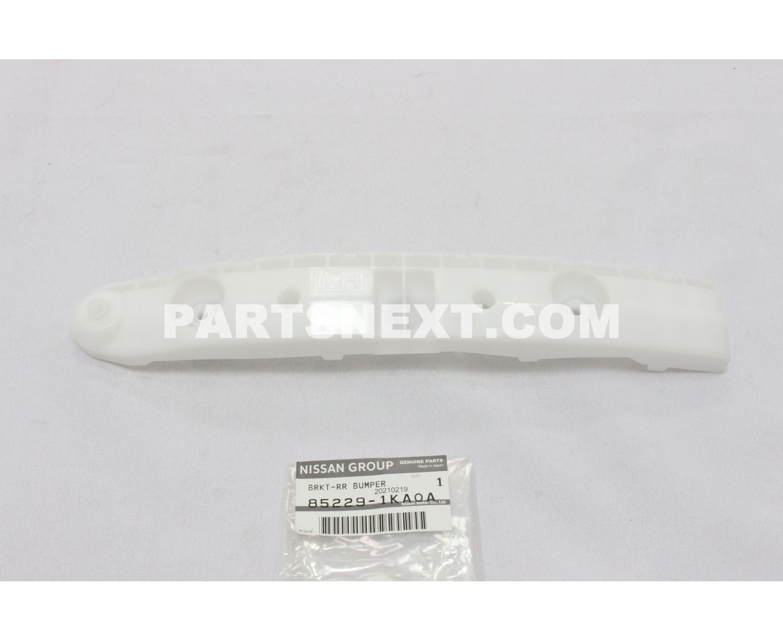 Nissan :: 85229-1KA0A BRACKET-REAR BUMPER SIDE,LH