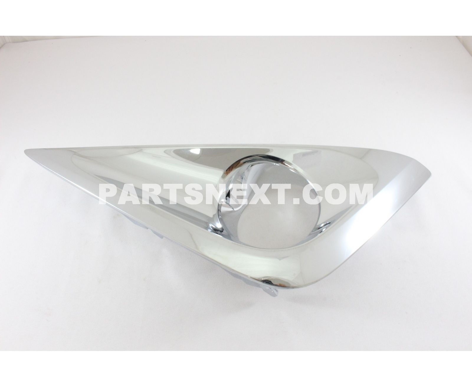 Toyota :: 52712-BZ260 MOULDING FR BUMPER