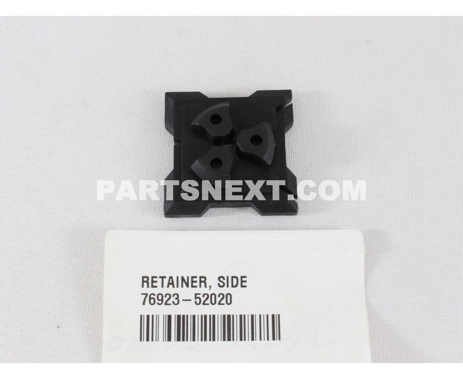 Toyota :: 76923-52020 RETAINER, SIDE MUDGUARD