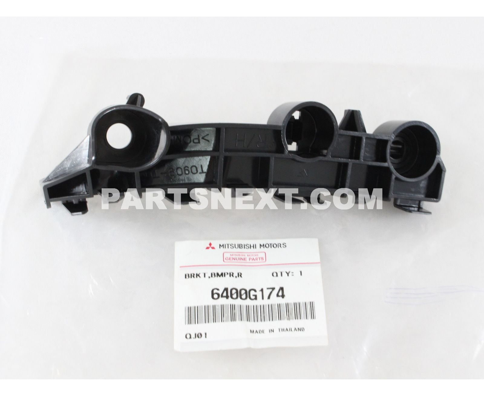 Mitsubishi :: 6400G174 BRACKET,FR BUMPER SI