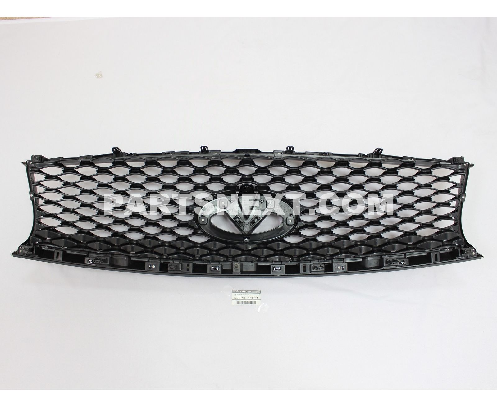 Nissan :: 62070-6WP1A GRILLE-RADIATOR