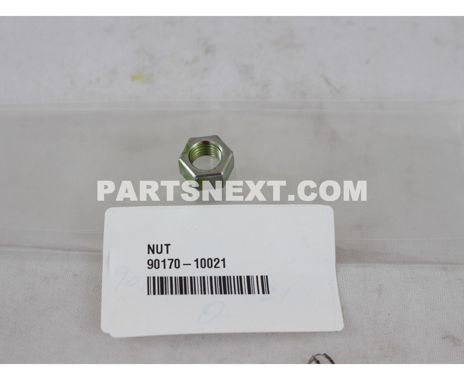 Toyota :: 90170-10021 NUT(FOR BACKING PLATE TO REAR AXLE HOUSING SETTING)