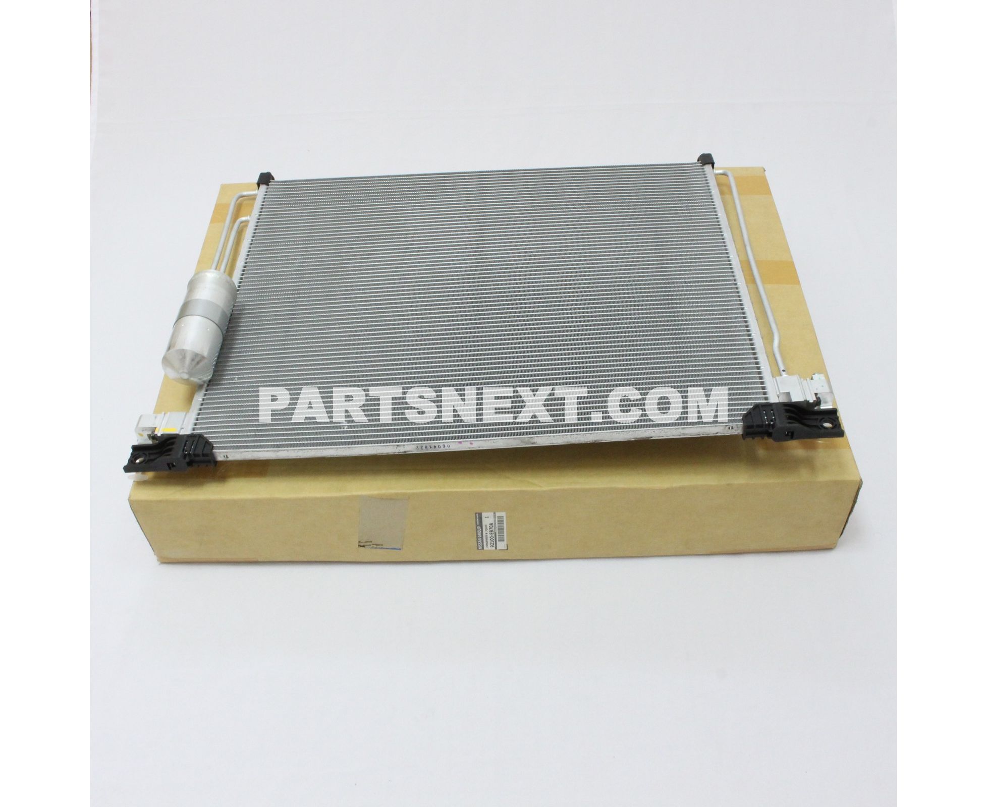 Nissan :: 92100-EB70A CONDENSER & LIQUID TANK ASSY