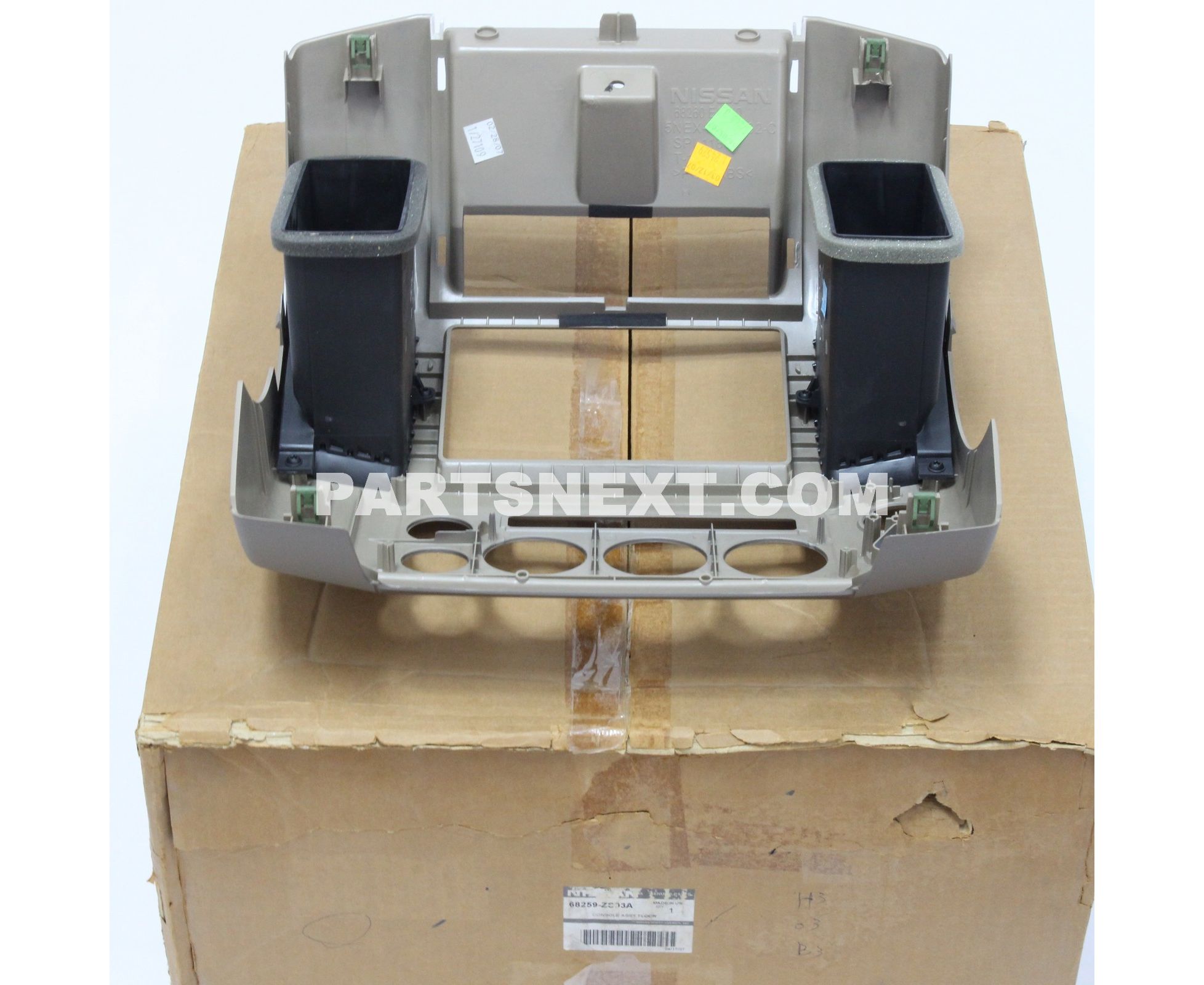Nissan :: 68259-ZS03A LID-CLUSTER