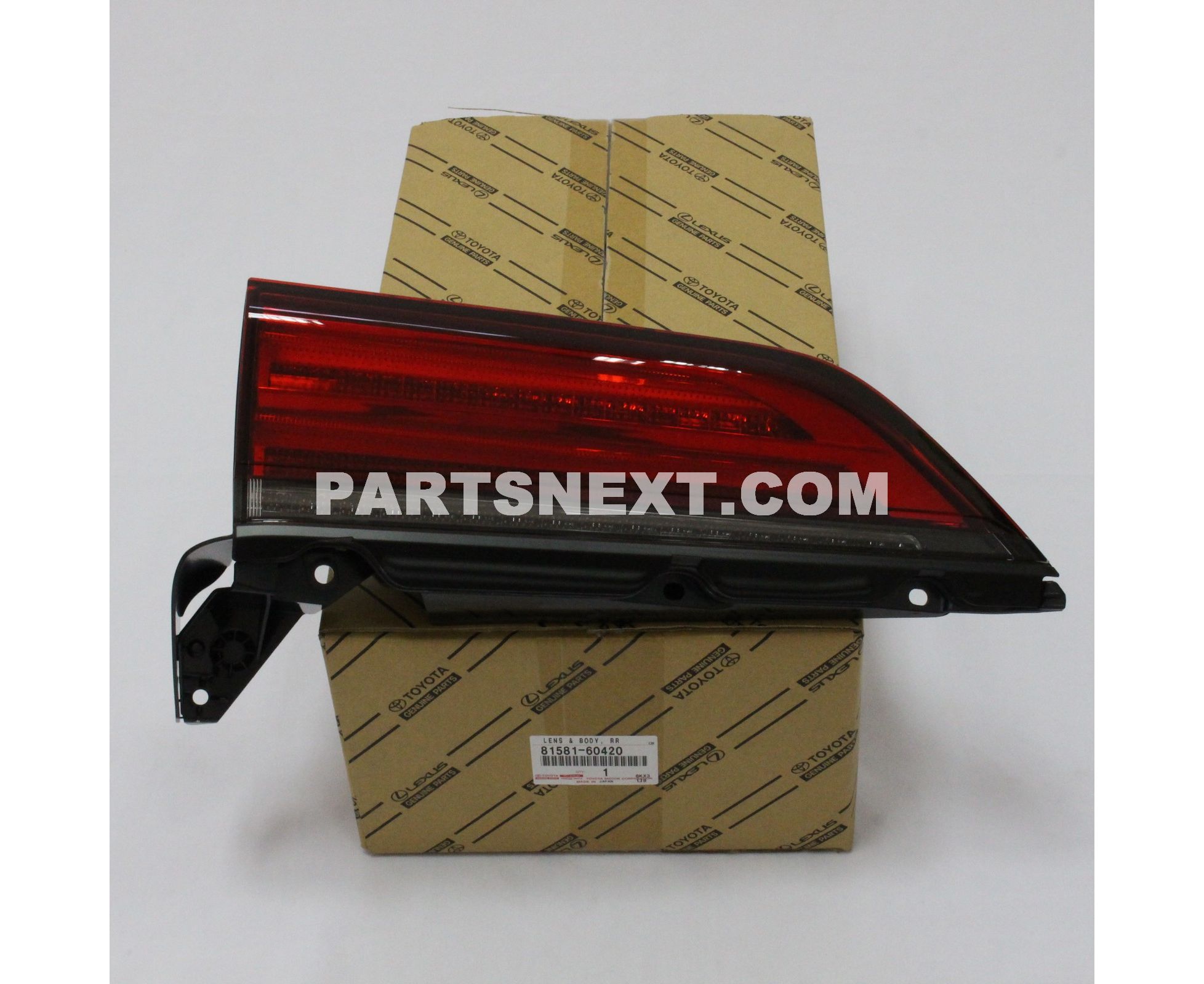 Toyota :: 81581-60420 LENS & BODY RR