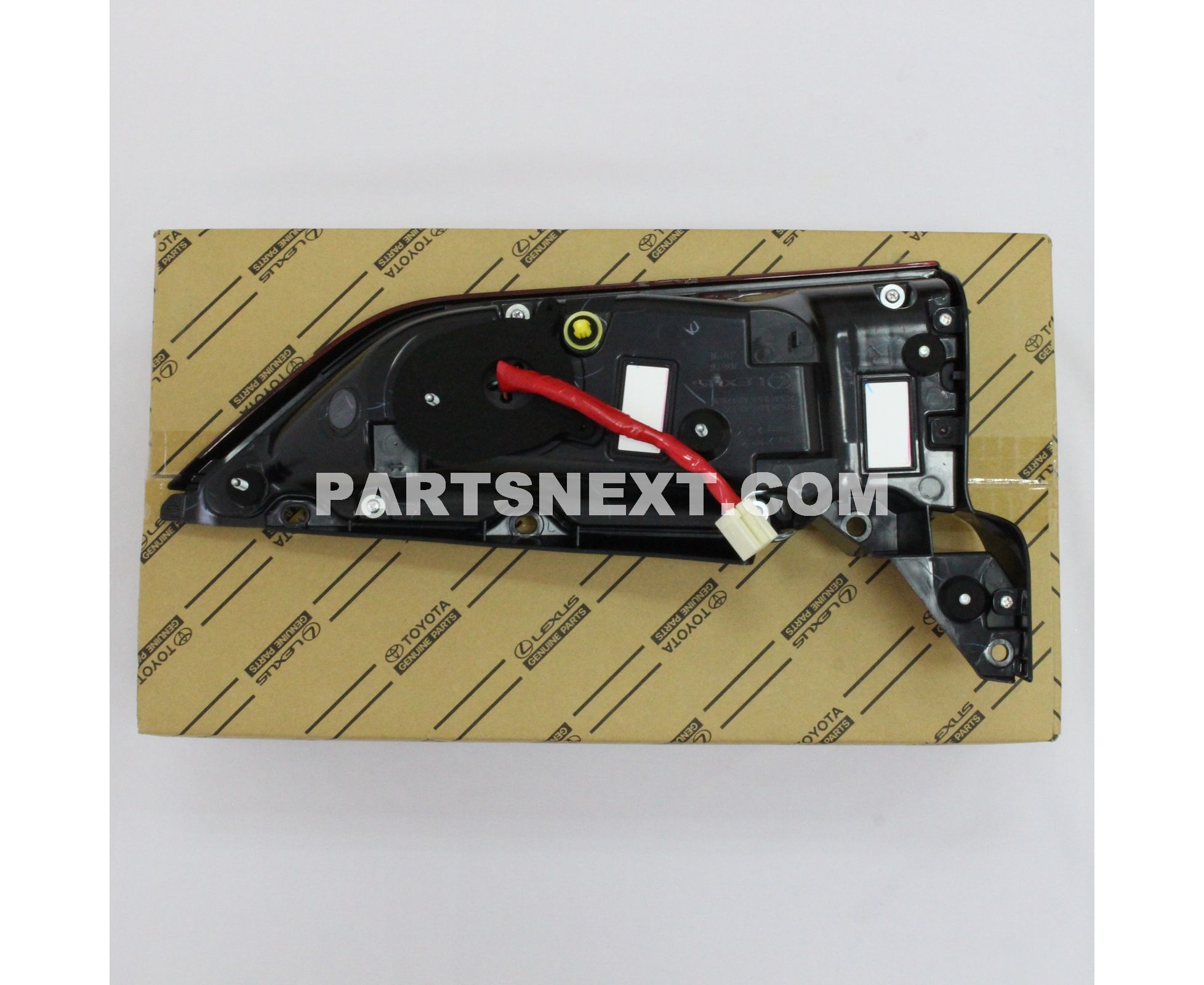 Toyota :: 81581-60420 LENS & BODY RR