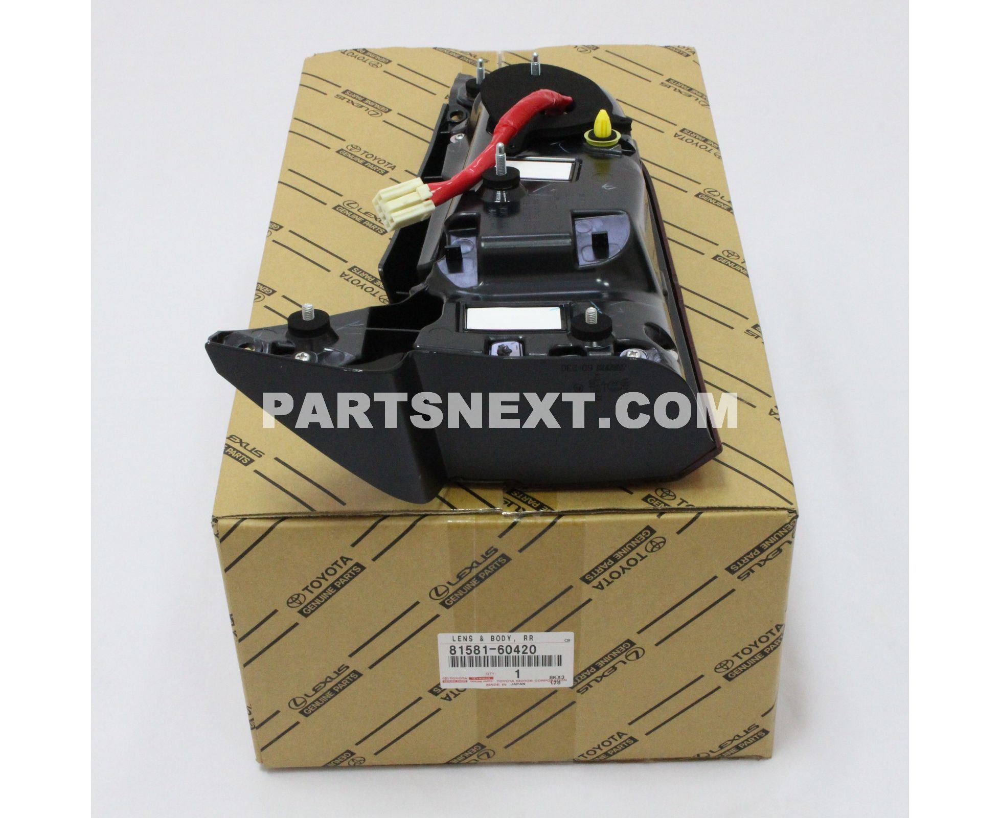 Toyota :: 81581-60420 LENS & BODY RR