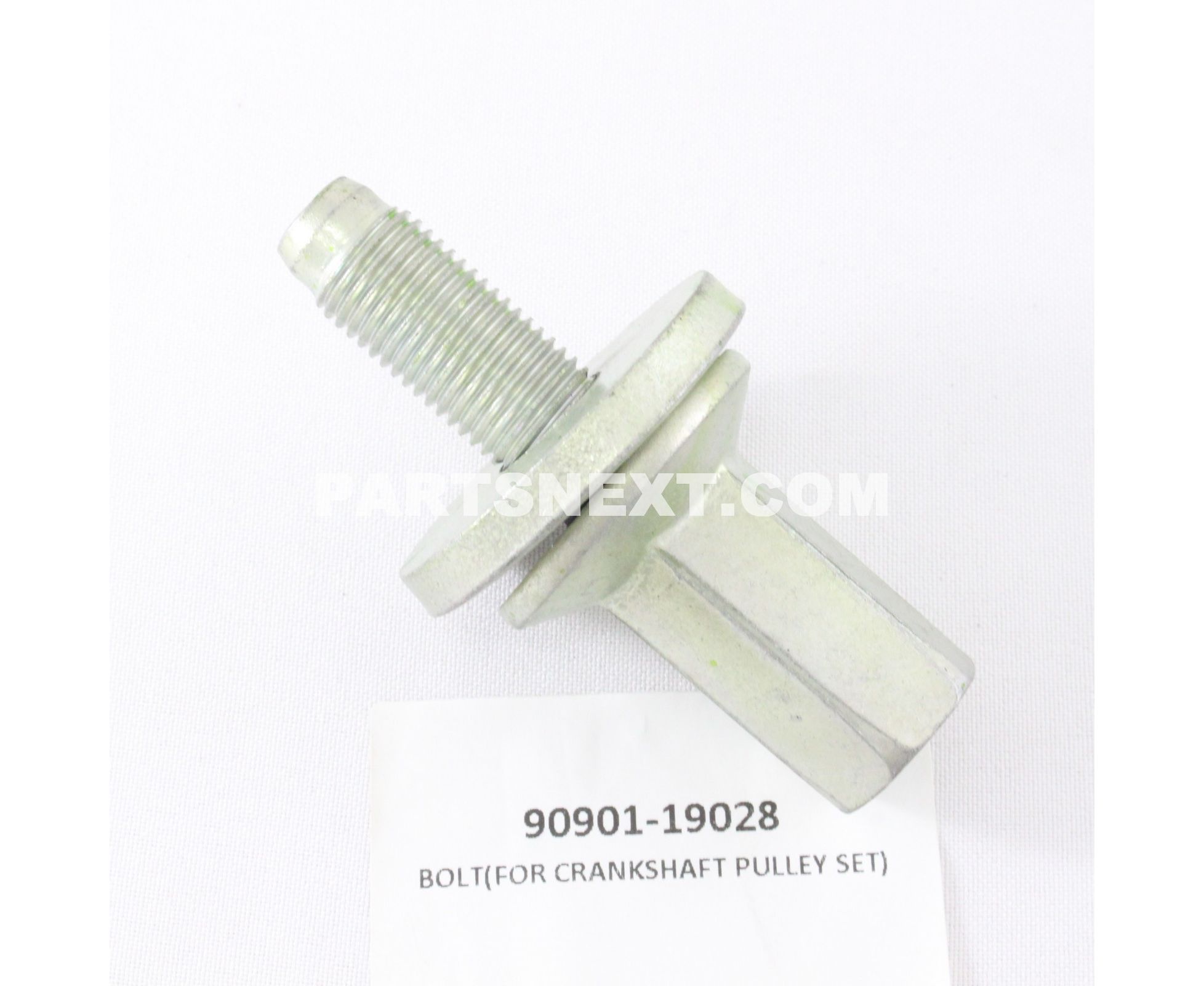 Toyota :: 90901-19028 BOLT(FOR CRANKSHAFT PULLEY SET)