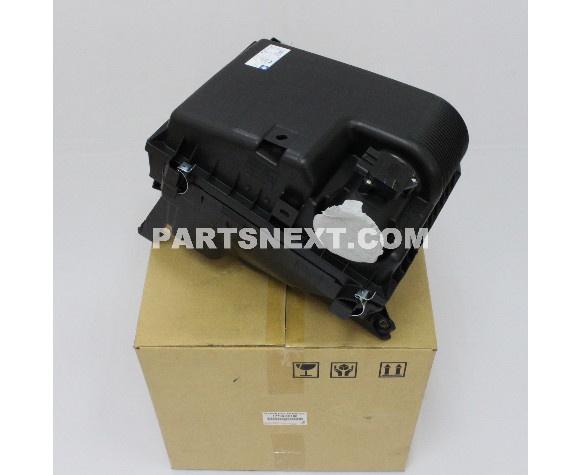 Toyota :: 17700-0C180 CLEANER ASSY, AIR