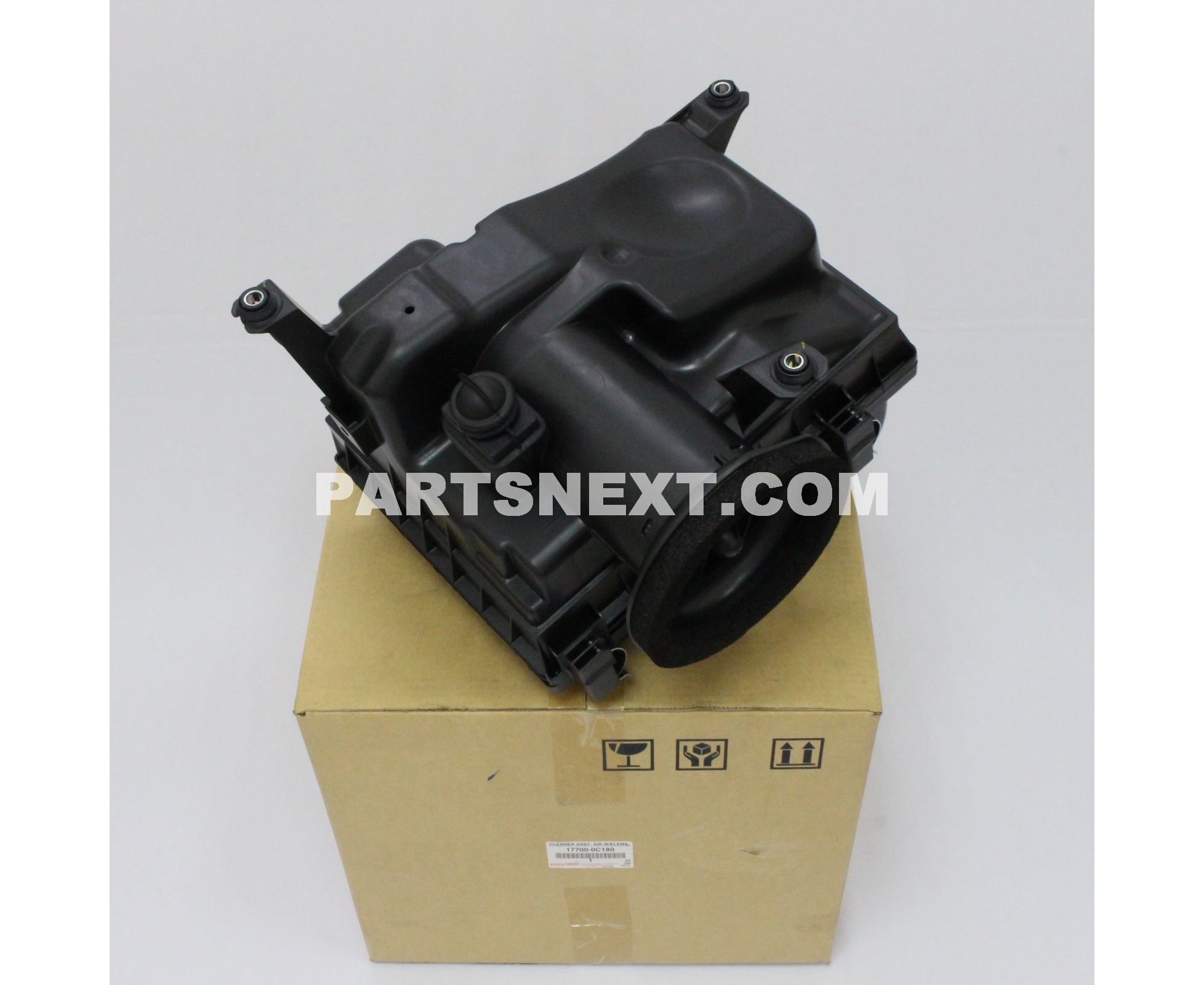 Toyota :: 17700-0C180 CLEANER ASSY, AIR
