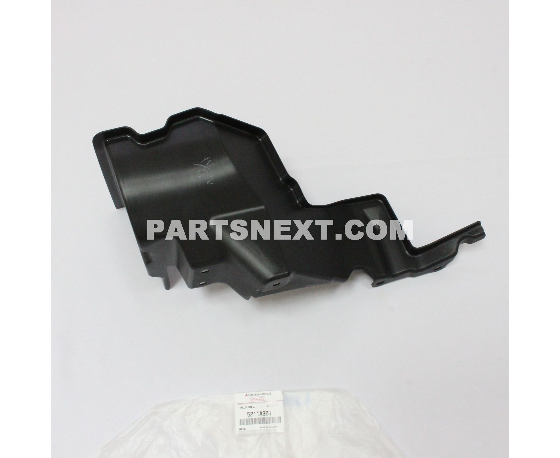 Mitsubishi :: 5211A301 PANEL,AIR GUIDE,LH