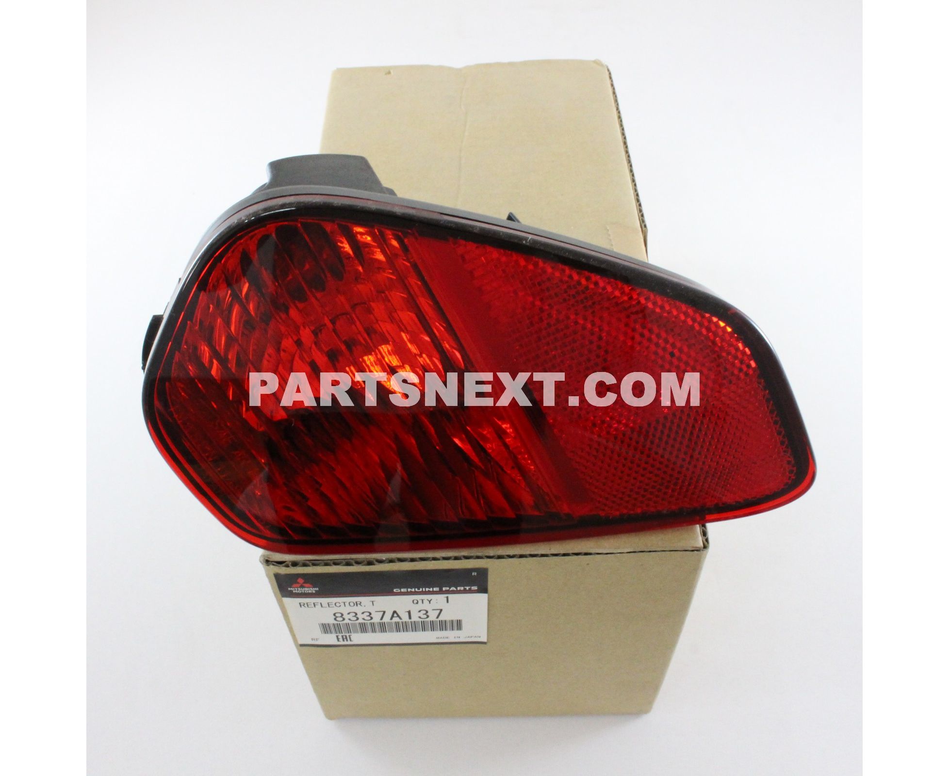Mitsubishi :: 8337A137 REFLECTOR,TAIL LAMP