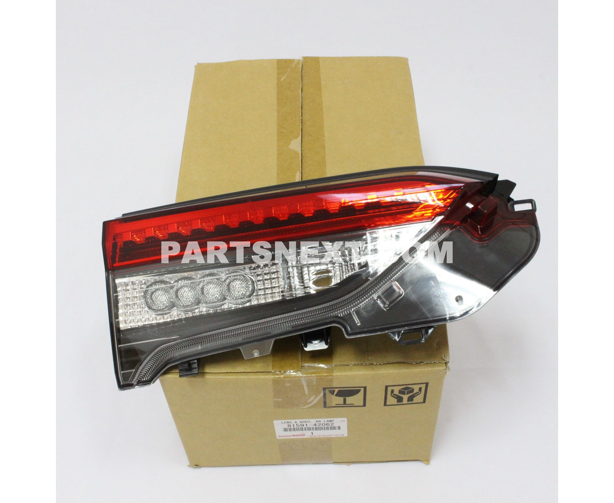 Toyota :: 81591-42062 LENS & BODY, RR