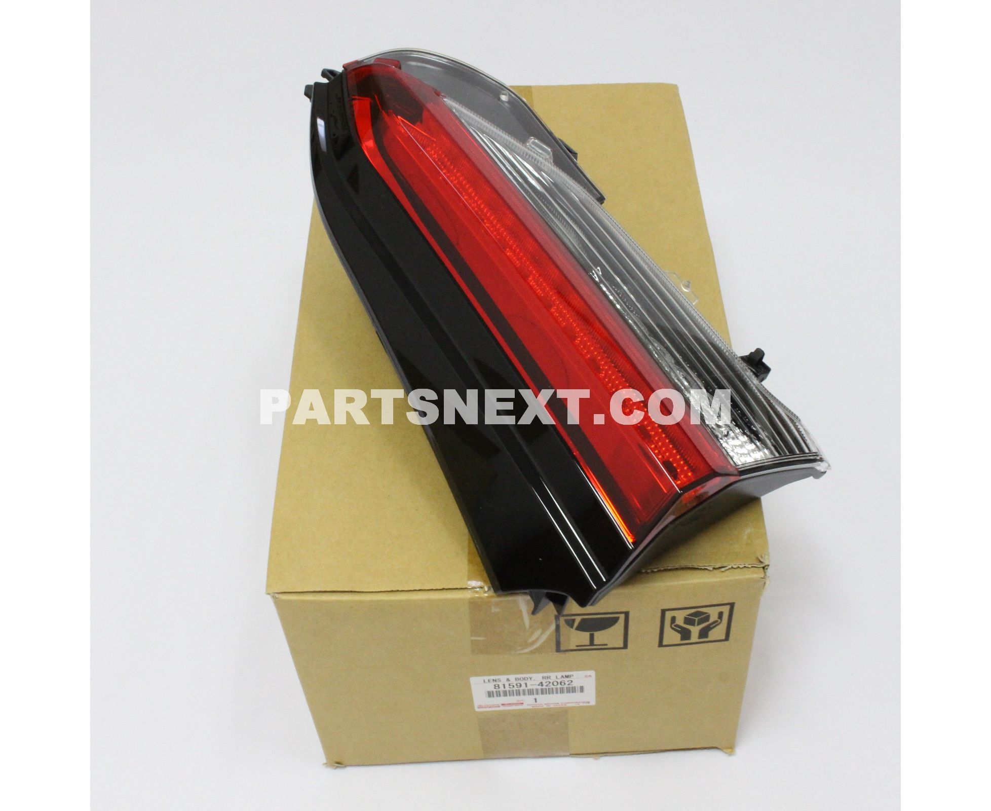 Toyota :: 81591-42062 LENS & BODY, RR