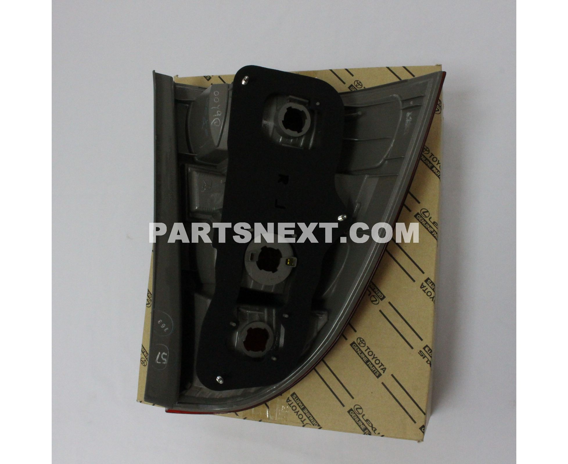 Toyota :: 81551-13571 LENS, REAR COMBINATION LAMP, RH
