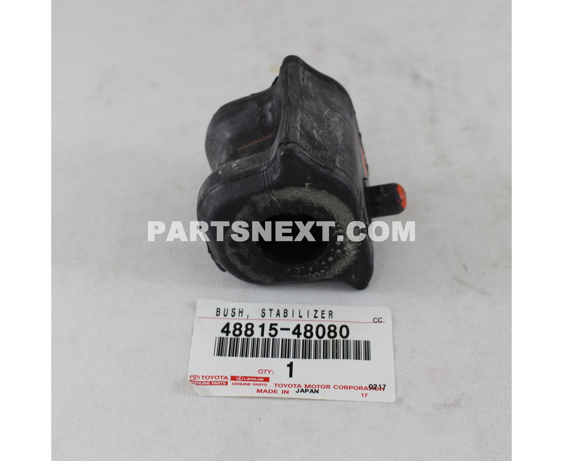 Toyota :: 48815-48080 BUSH, FRONT STABILIZER BAR, RH