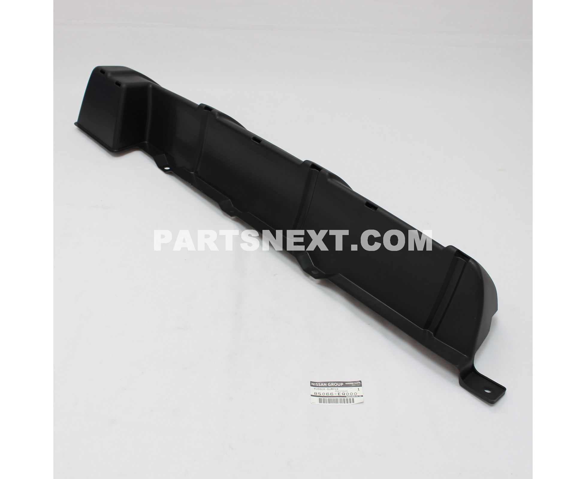 Nissan :: 85066-EQ000 RUBBER-REAR BUMPER,RH