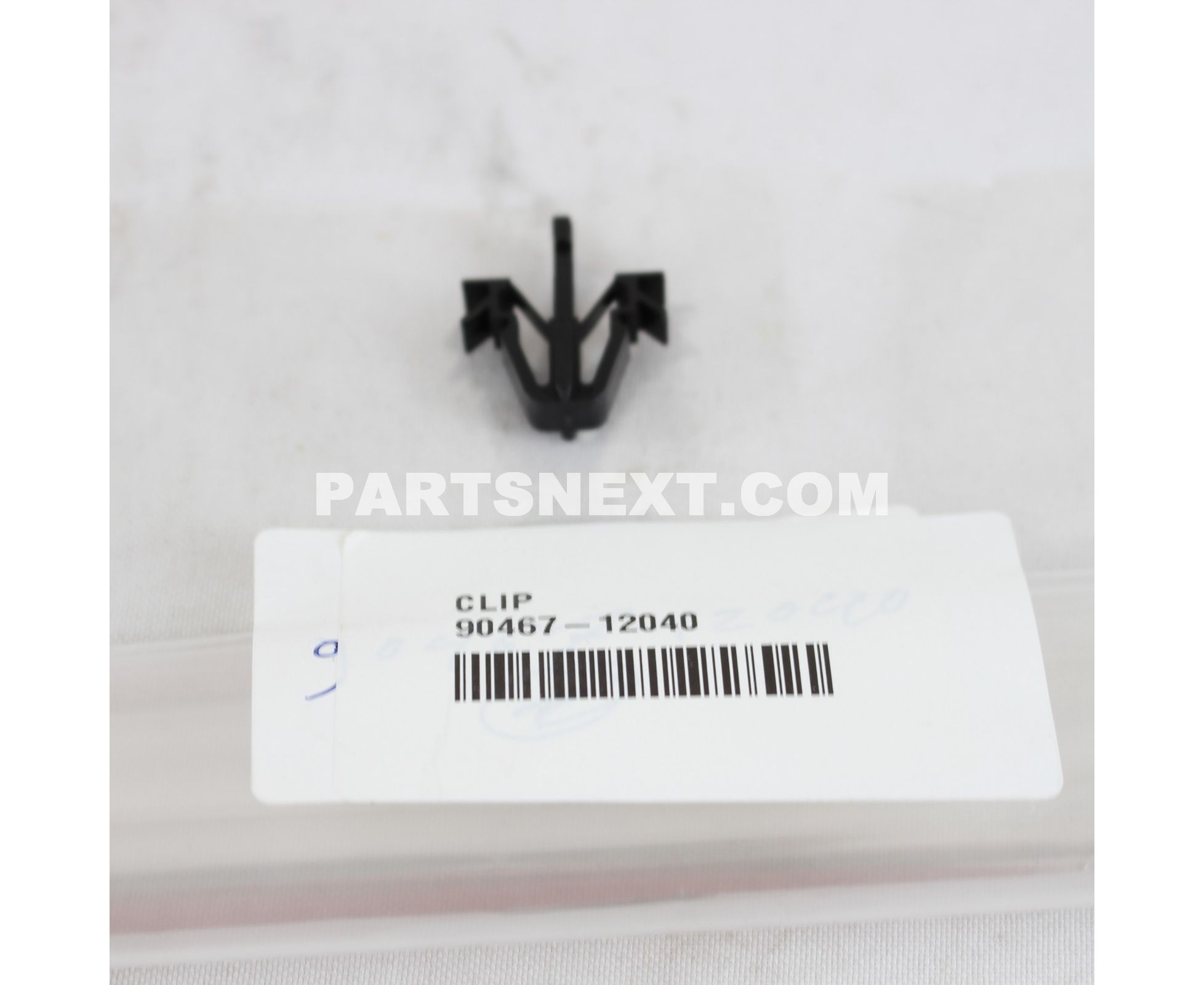Toyota :: 90467-12040 CLIP