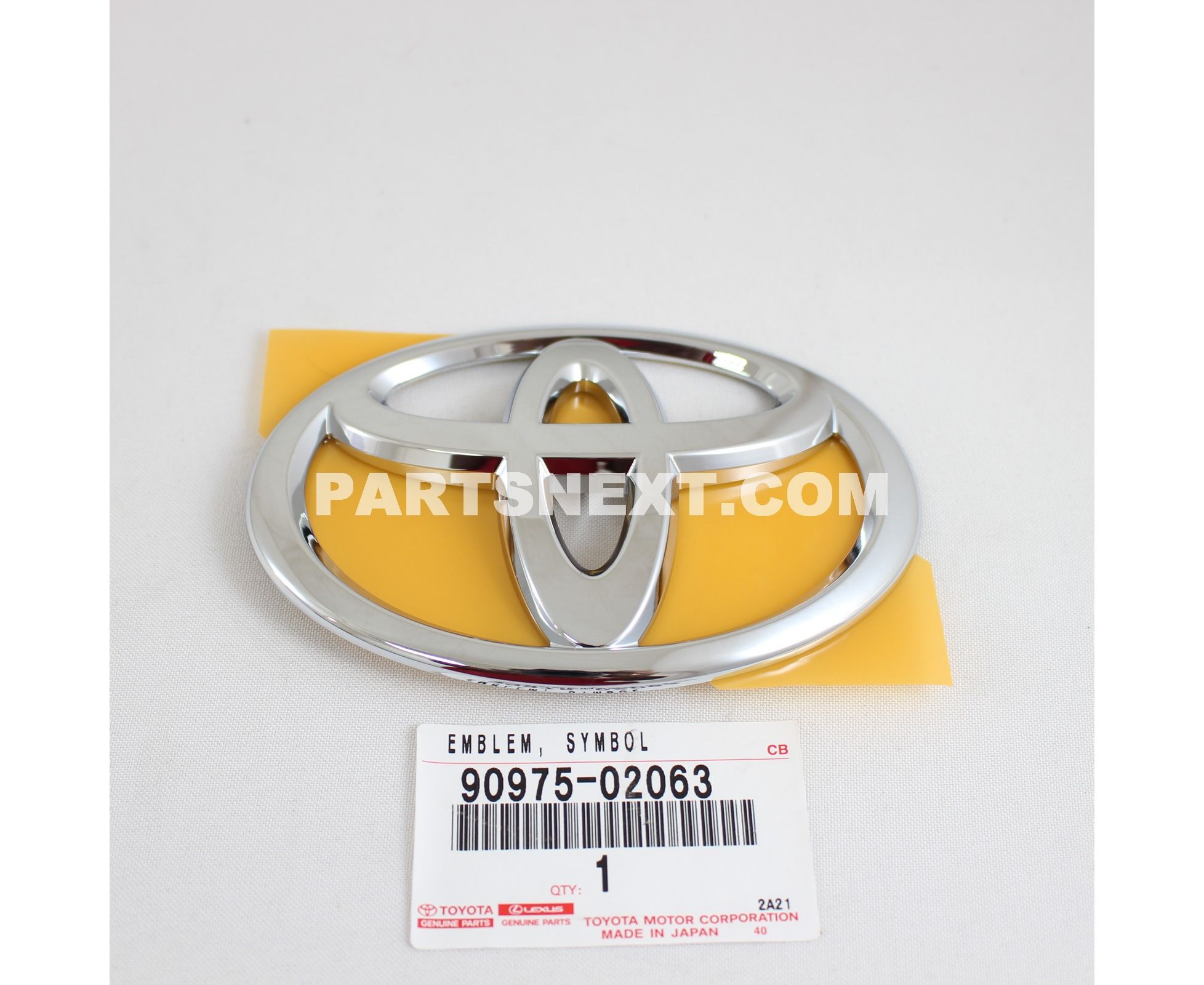 Toyota :: 90975-02063 EMBLEM, LUGGAGE COMPARTMENT DOOR