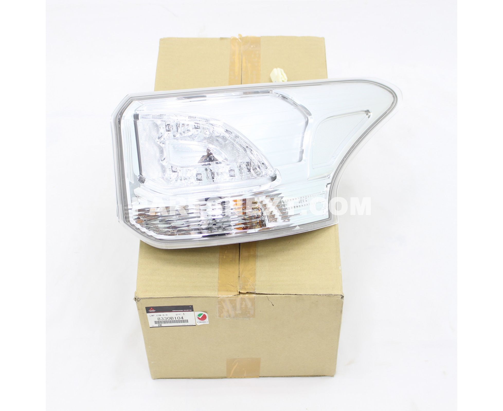 Mitsubishi :: 8330B104 LAMP ASSY,COMB,RR RH