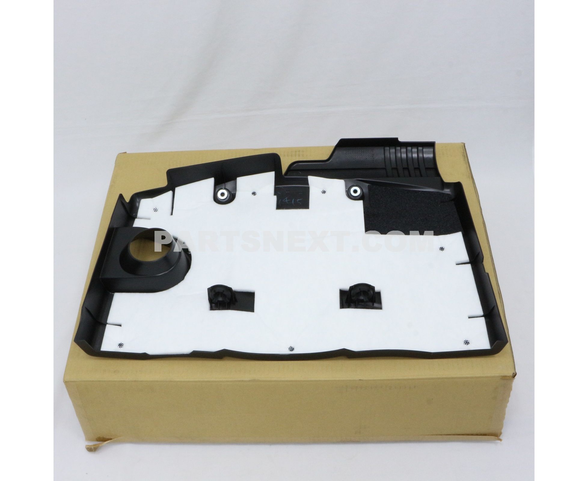 Nissan :: 14041-1LB1A ORNAMENT ASSY-ENGINE COVER