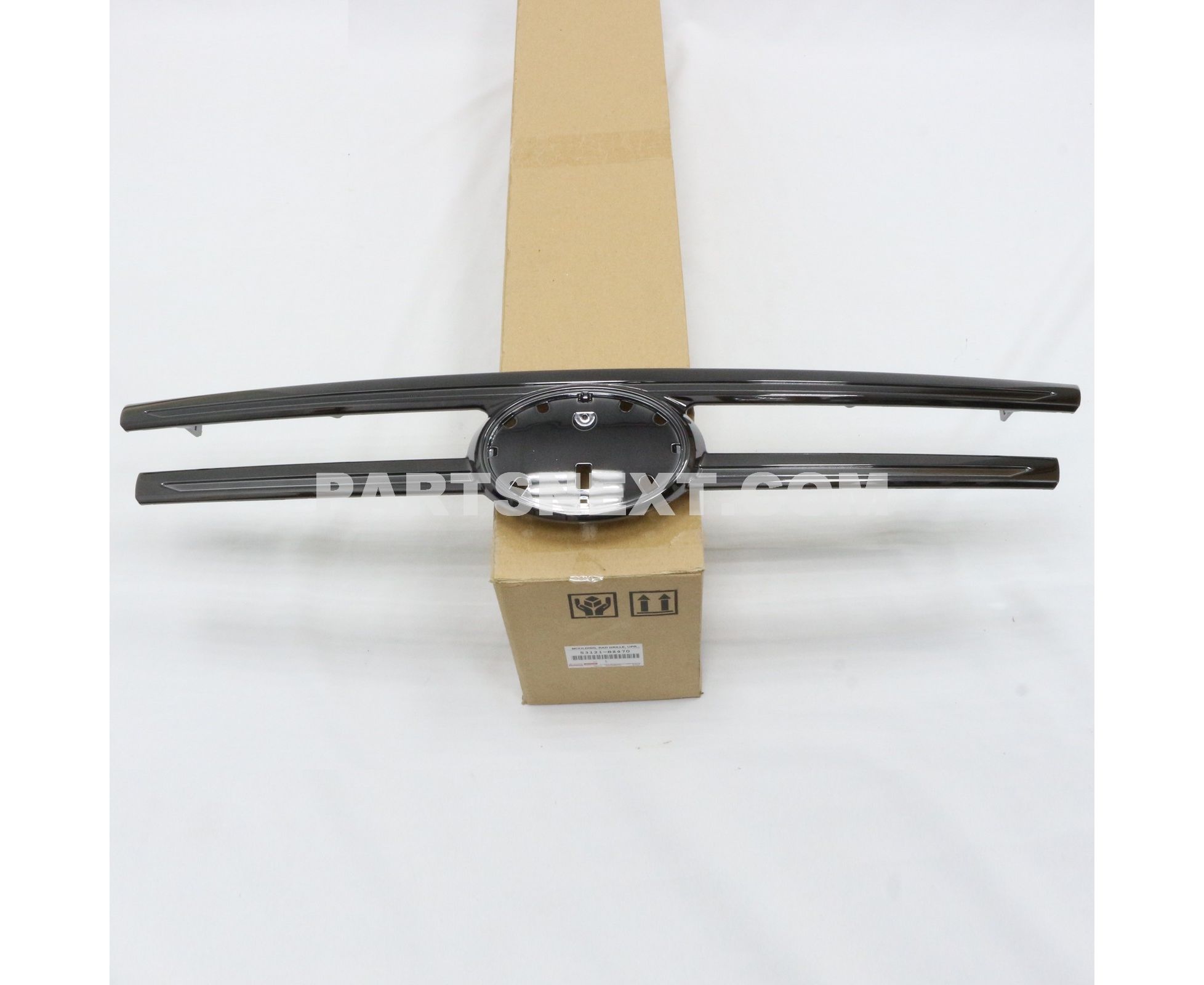 Toyota :: 53121-BZ470 MOULDING RADIATOR G