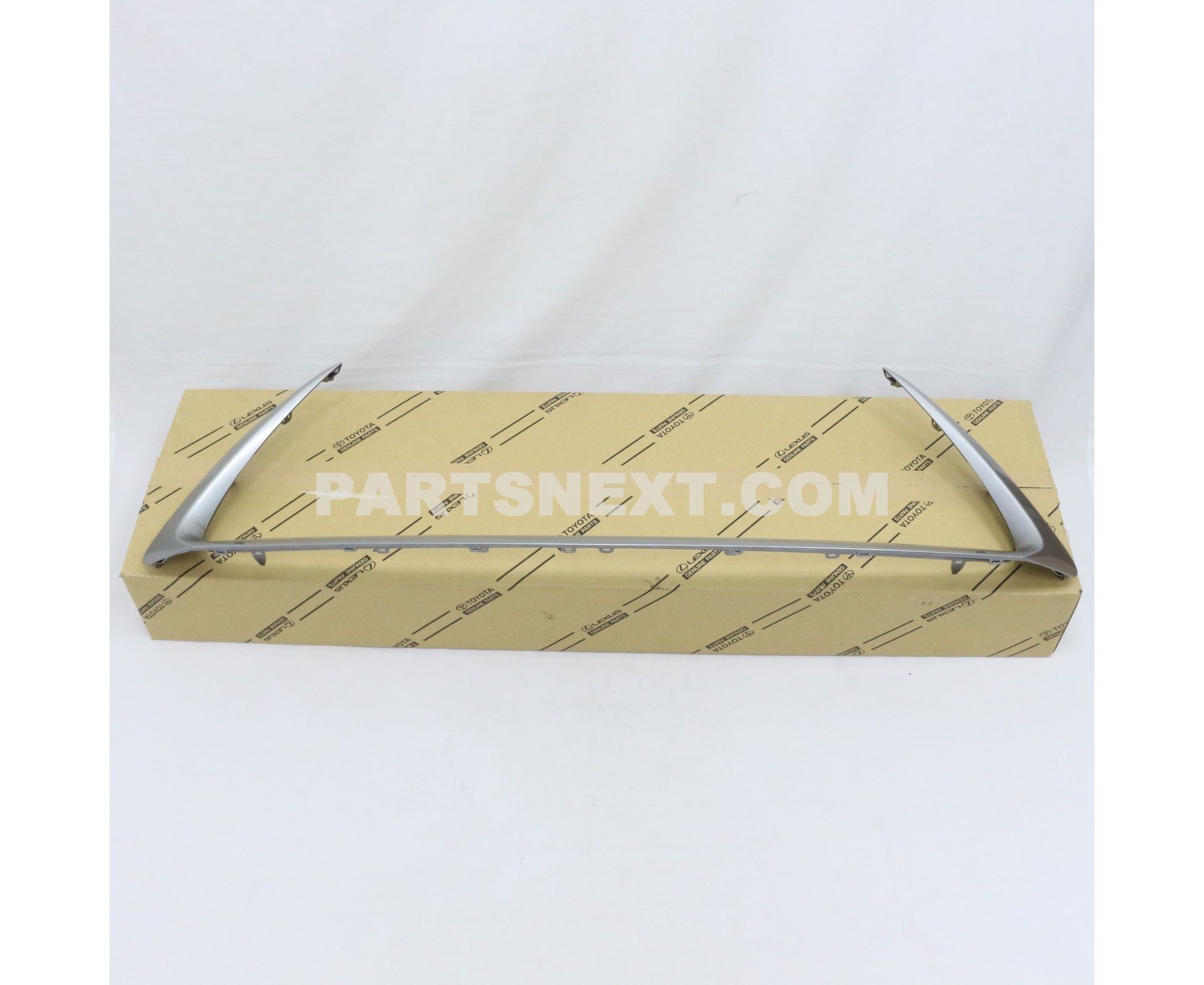 Toyota :: 53122-76010 MOULDING, RADIATOR GRILLE, LOWER